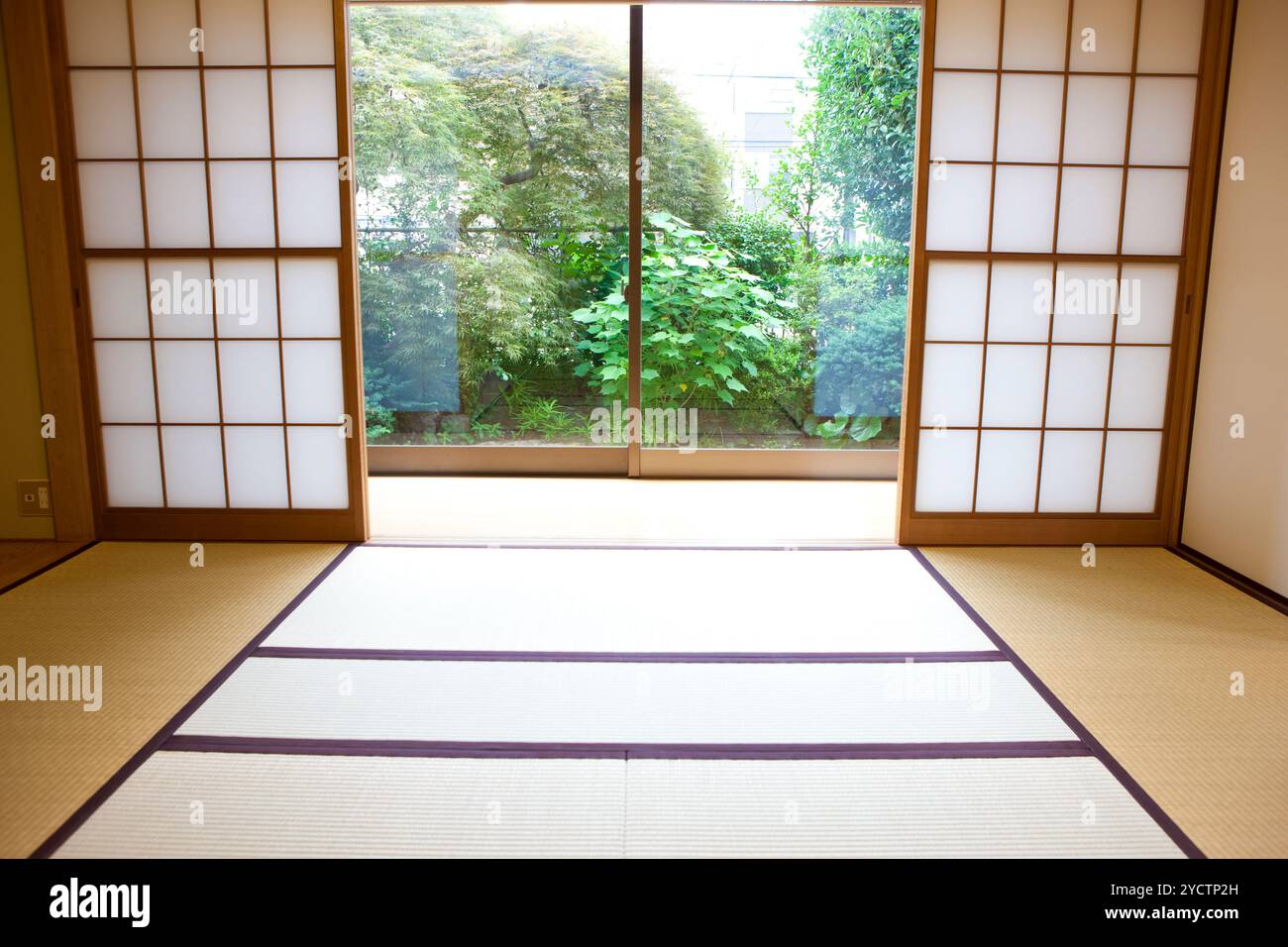 Shoji window in Japanese room Stock Photo - Alamy