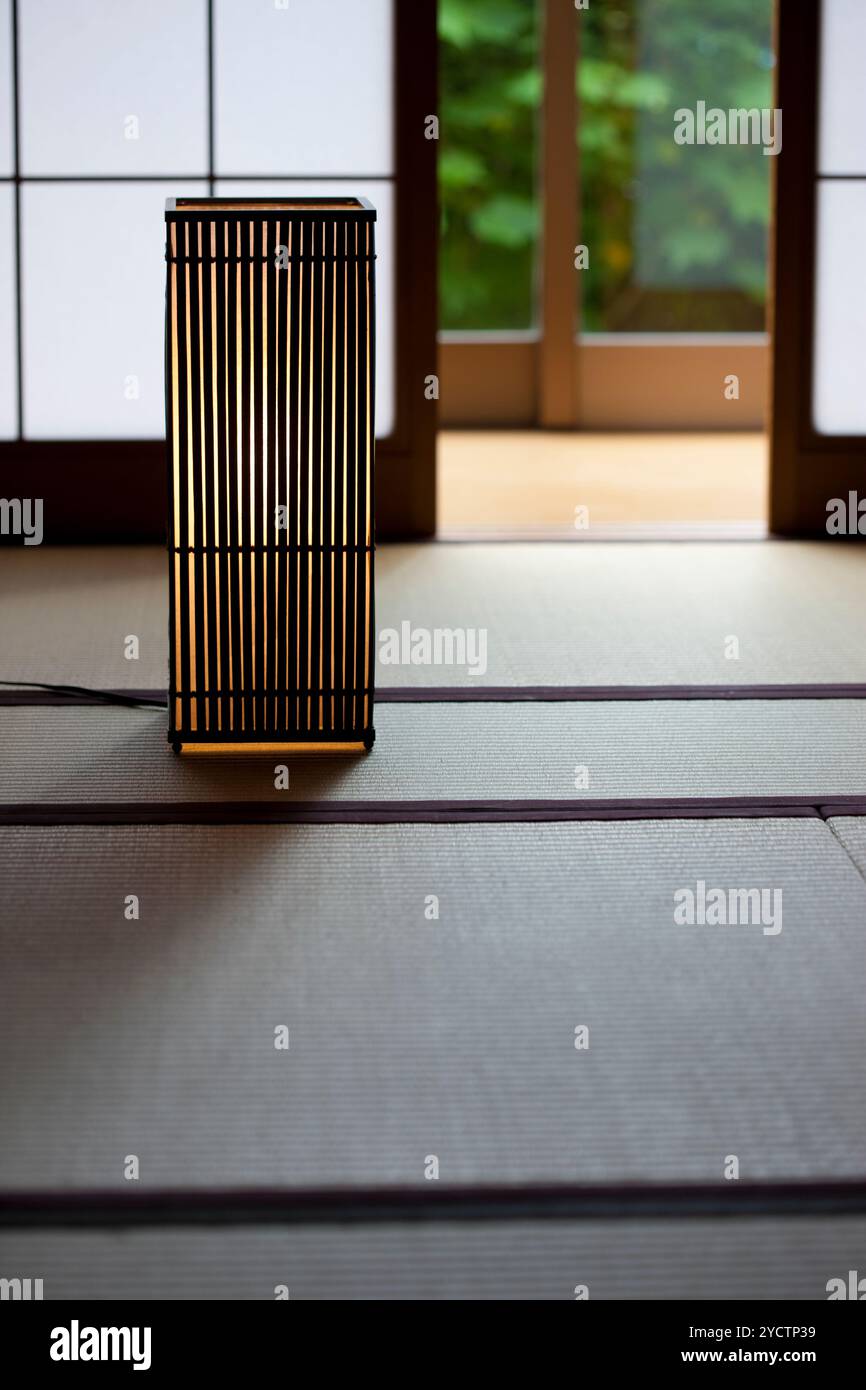 Japanese andon lanterns hi-res stock photography and images - Alamy