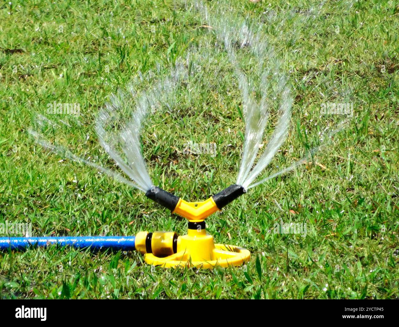 Rotating water sprinkler hi-res stock photography and images - Alamy