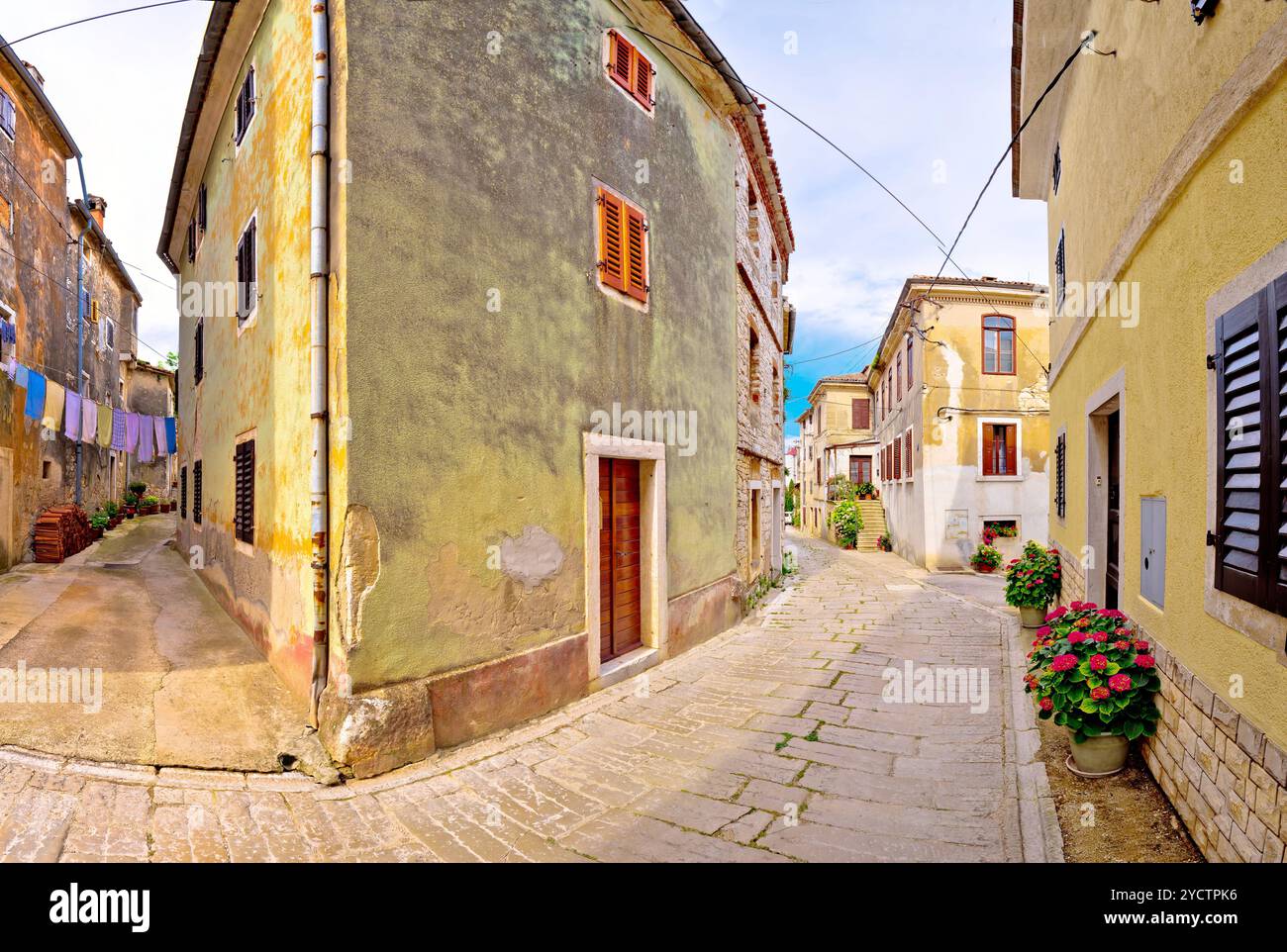 Town of Visnjan old stone street view Stock Photo - Alamy