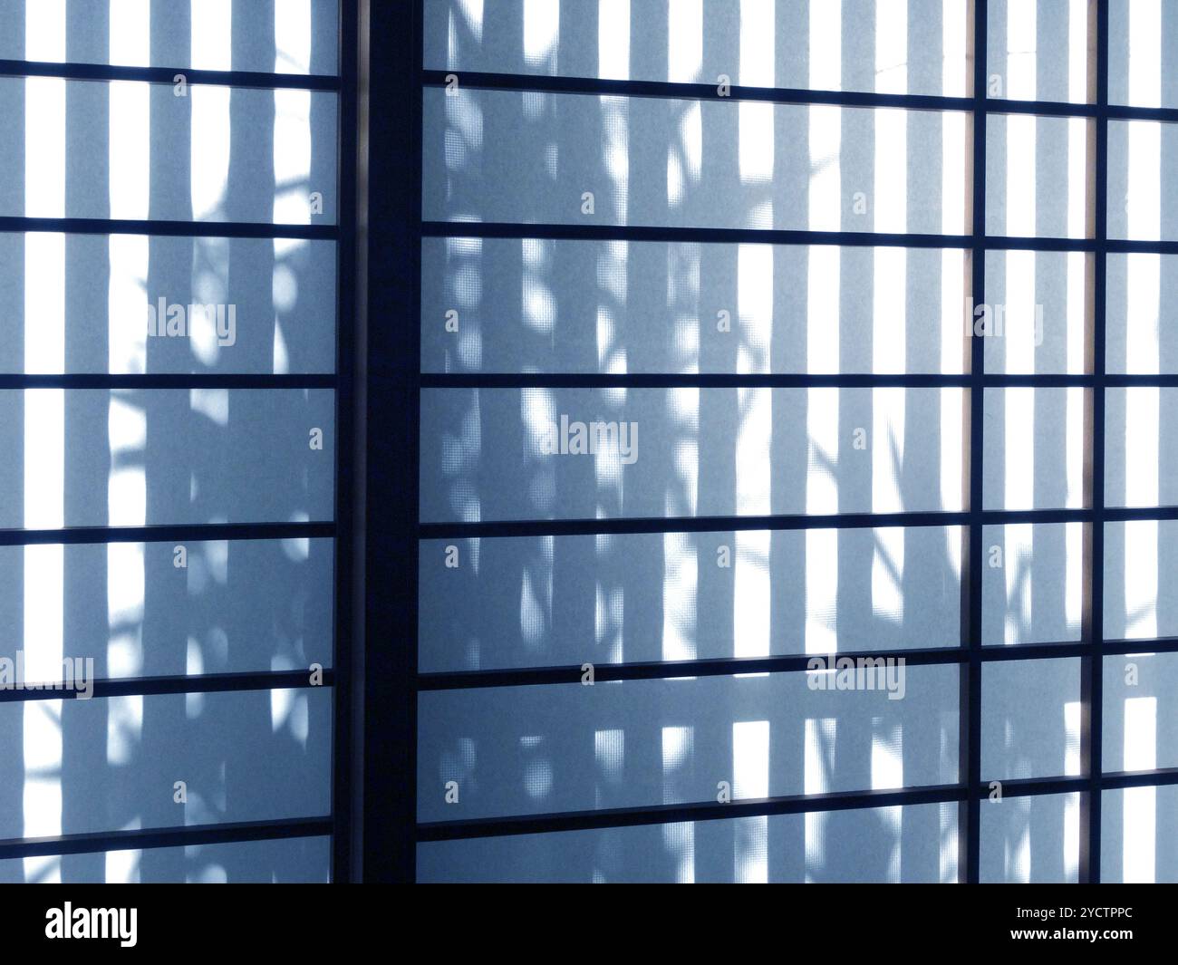 Shoji screen hi-res stock photography and images - Alamy