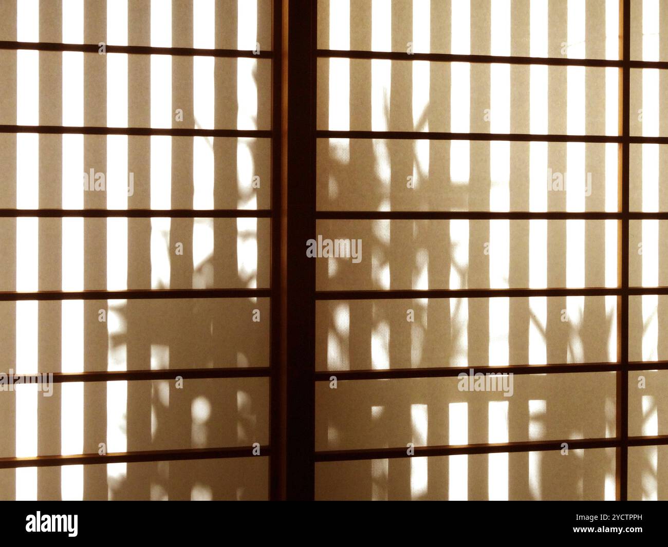 Shoji screen in Japanese room Stock Photo - Alamy
