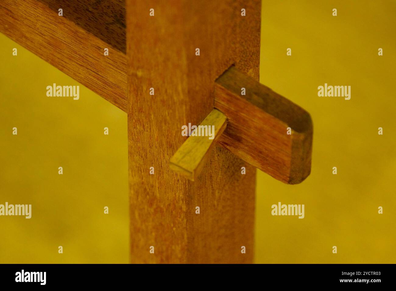 Wedge mechanical device hi-res stock photography and images - Alamy