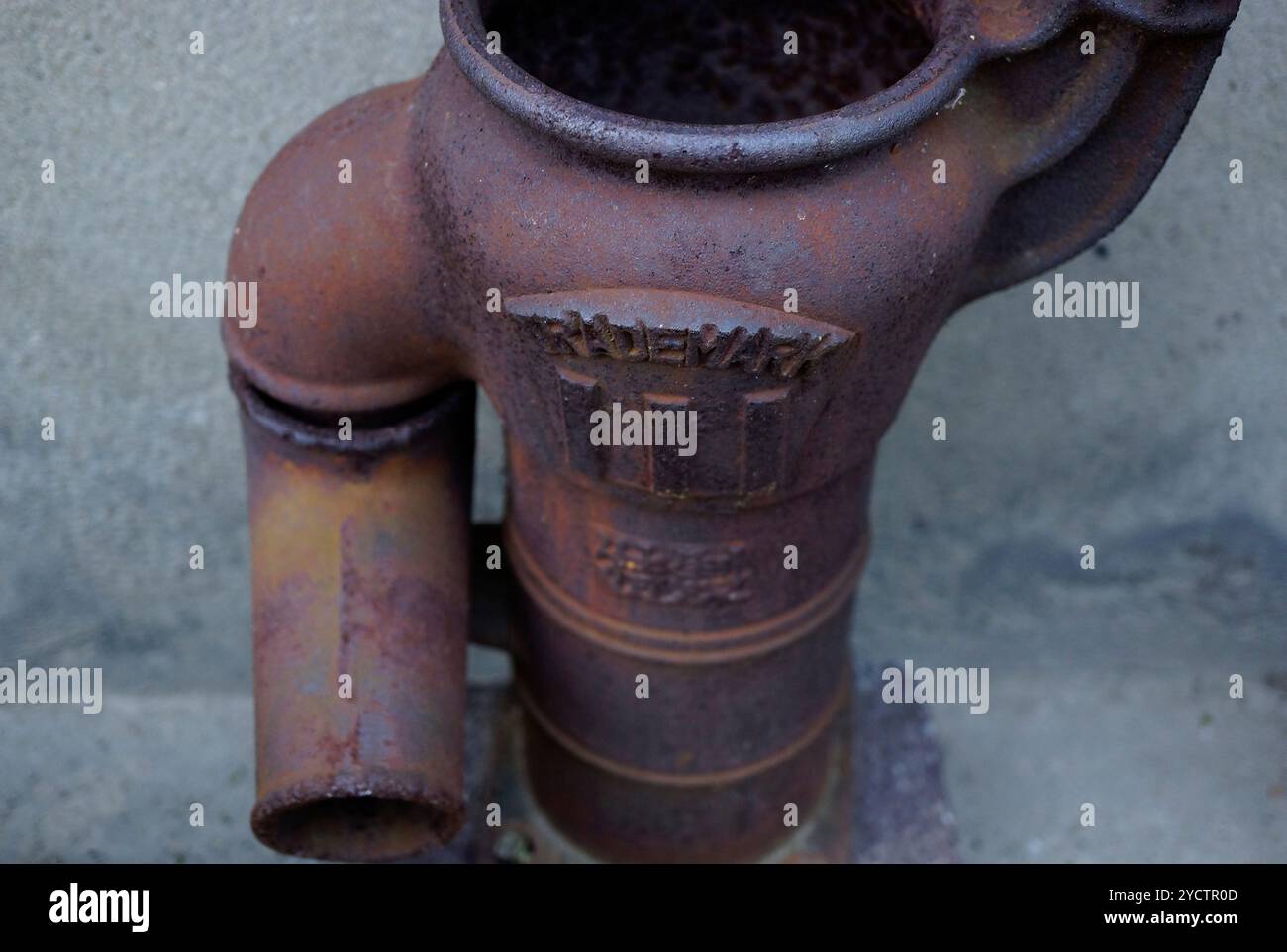 Rust pump hi-res stock photography and images - Alamy