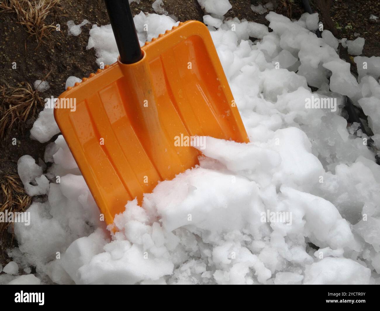 Snow scoop hi-res stock photography and images - Alamy