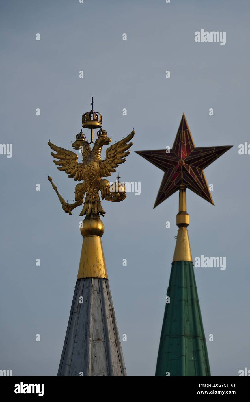 golden double-headed eagle and red Kremlin star Stock Photo - Alamy