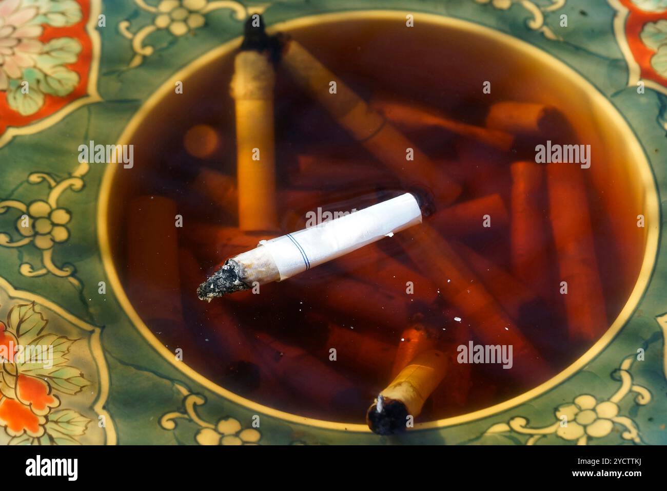 Dirty ashtray hi-res stock photography and images - Alamy