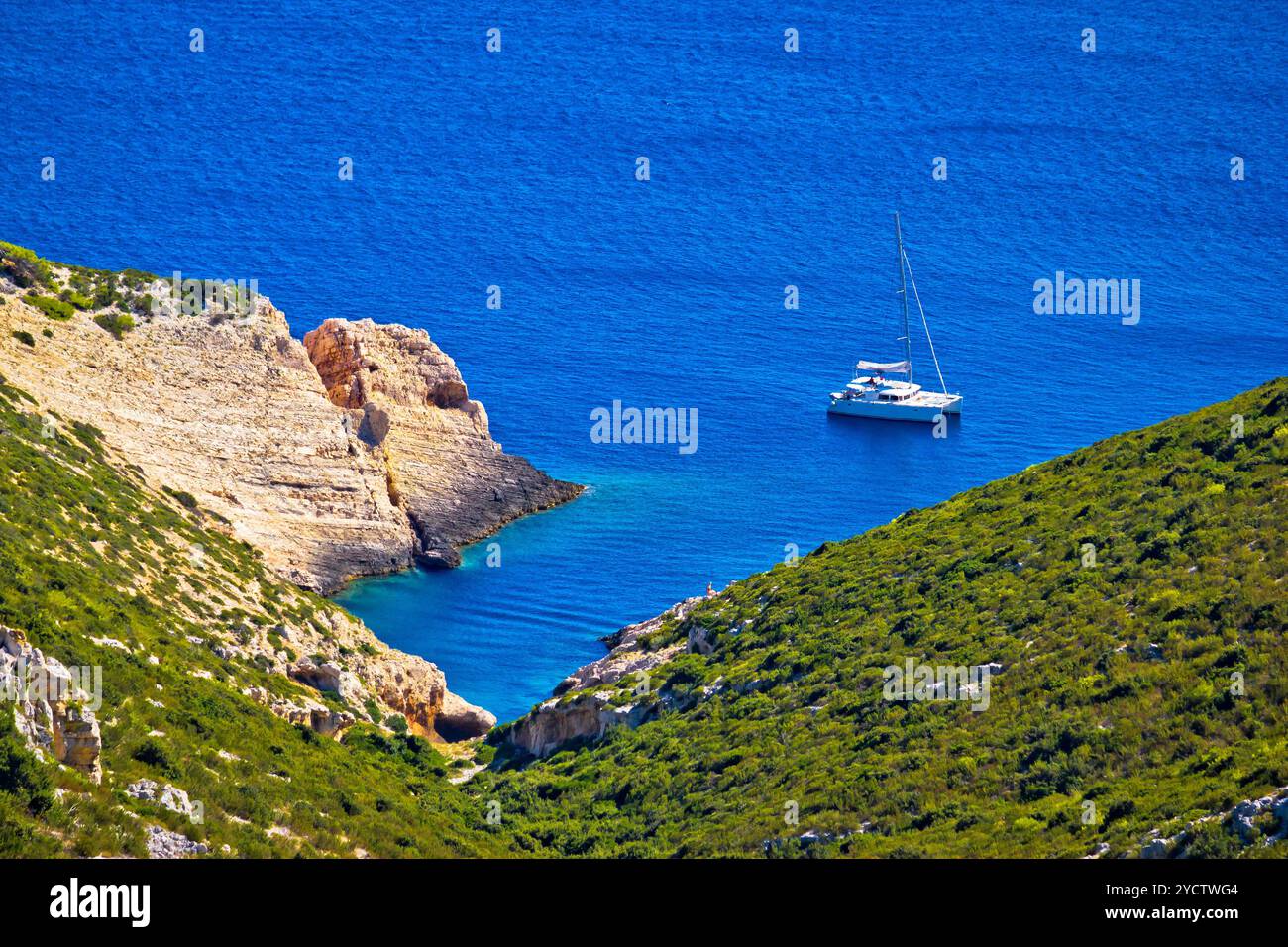 Catamaran vis hi-res stock photography and images - Alamy
