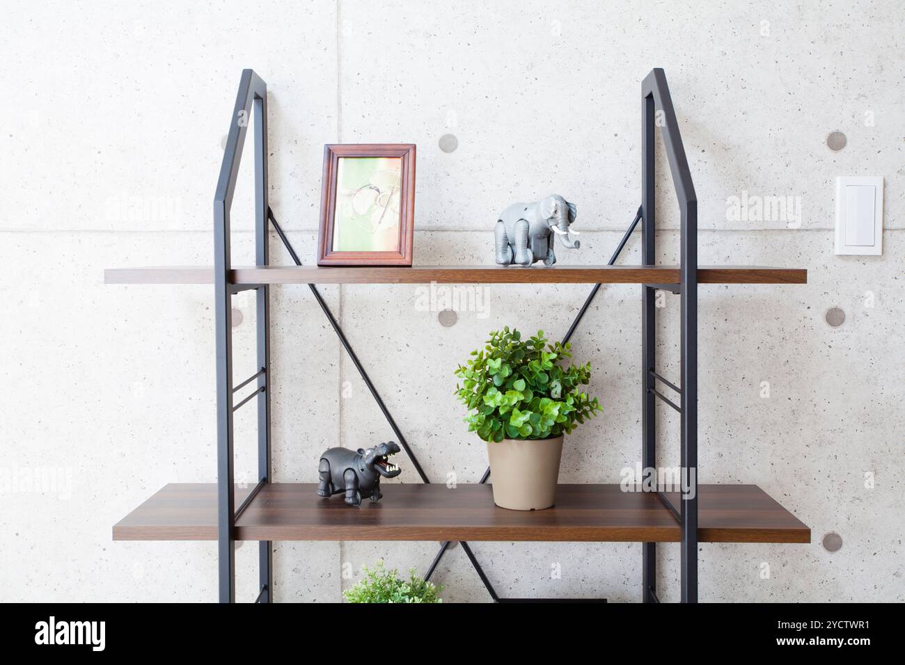 Picture frames shelf hi-res stock photography and images - Alamy