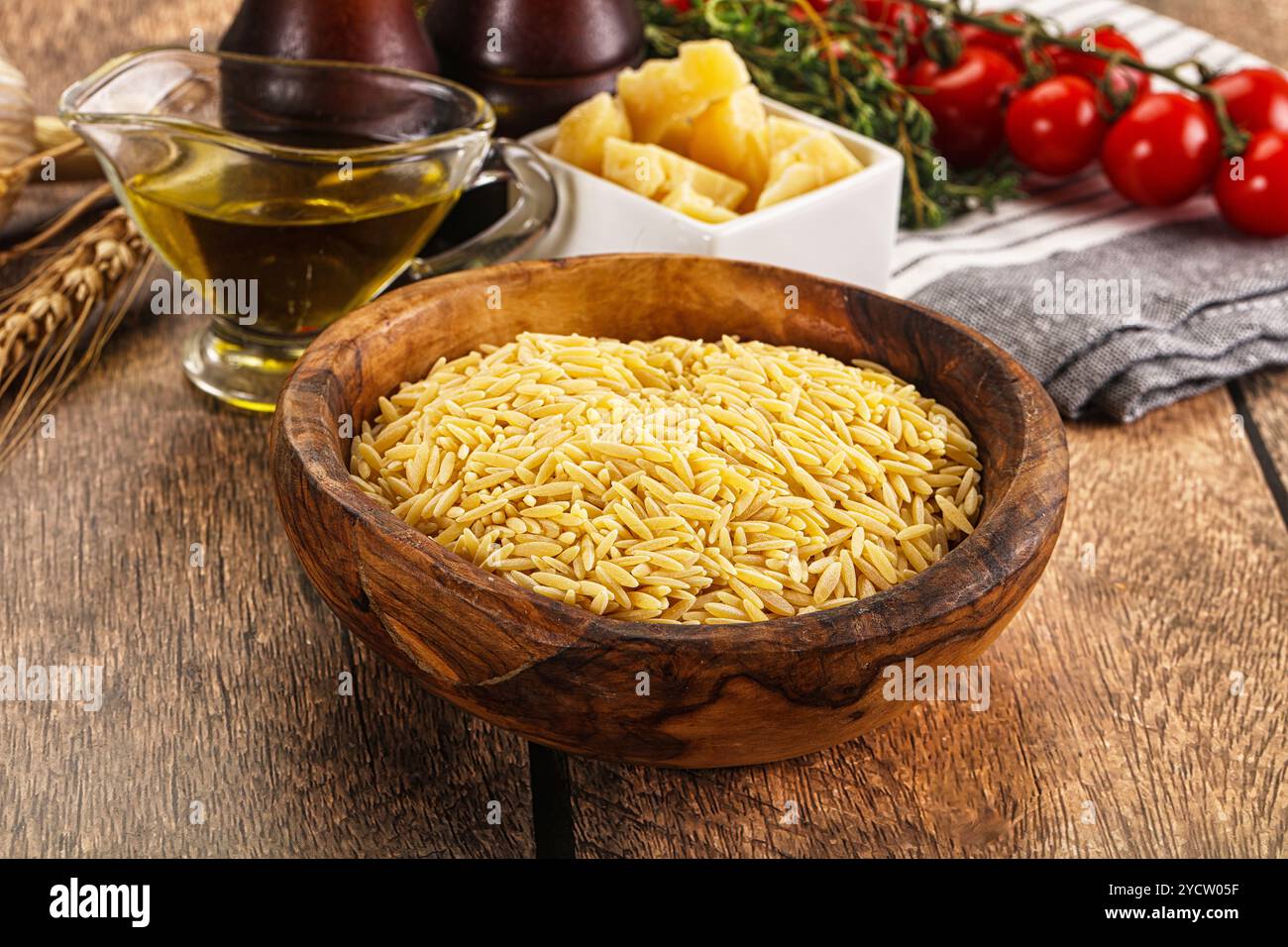 Italian raw dry pasta risoni for cooking Stock Photo - Alamy