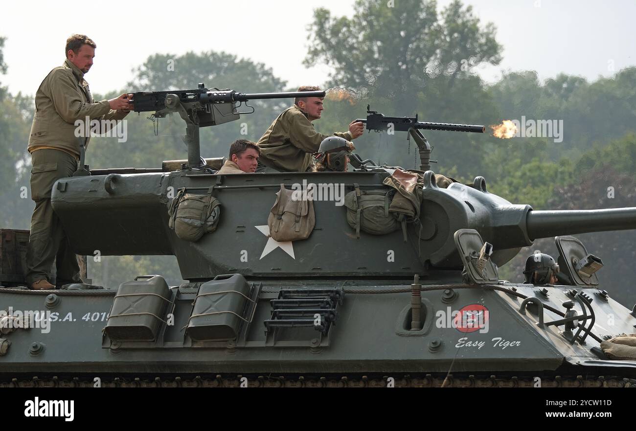 The M18 Hellcat (officially designated the 76 mm Gun Motor Carriage M18 ...