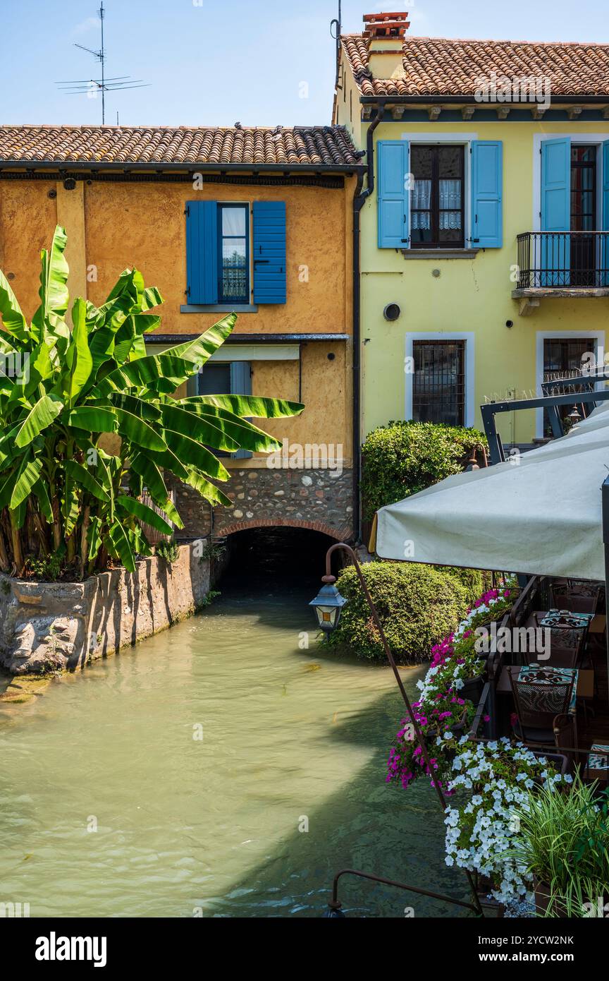 Summer on the Mincio river. Historic village of Borghetto sul Mincio ...