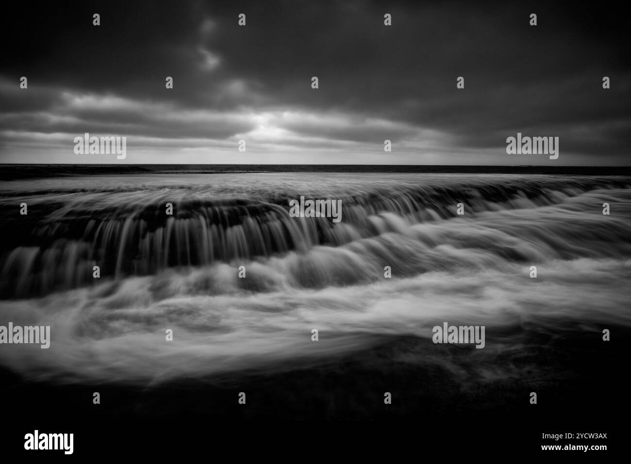 Bilgola Rockshelf tidal flows Stock Photo - Alamy