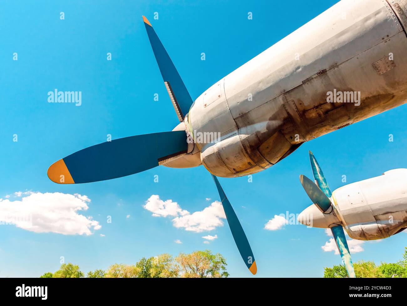 Blue sky aircraft hi-res stock photography and images - Alamy
