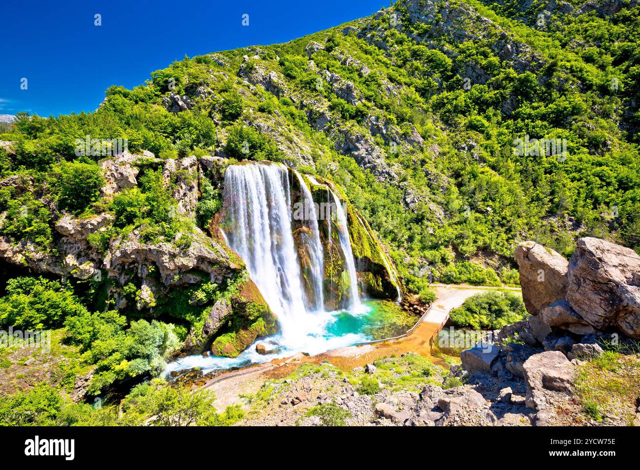 Aerial view green scenic cliffs hi-res stock photography and images - Alamy