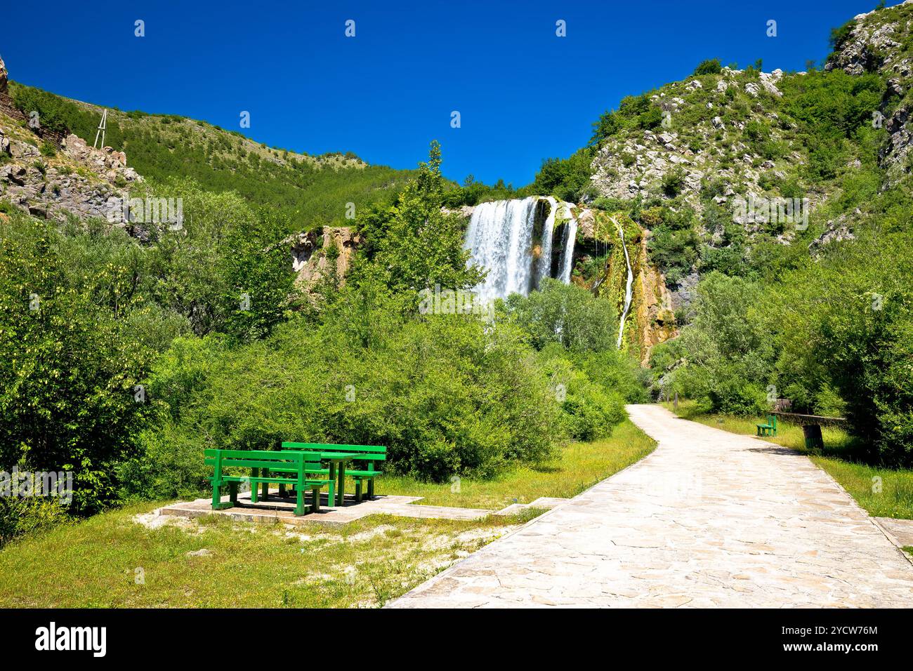 Aerial view green scenic cliffs hi-res stock photography and images - Alamy