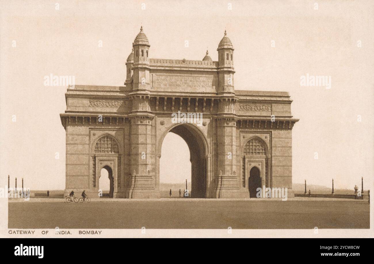 Vintage 1930s postcard of the Gateway of India monument in Mumbai ...