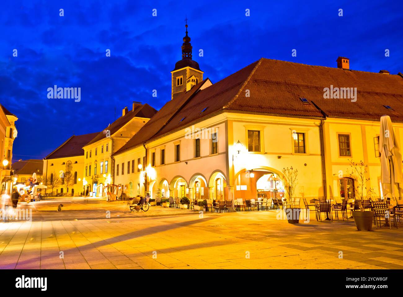 Cobbled square baroque building hi-res stock photography and images - Alamy