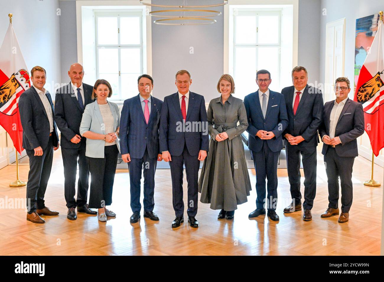 LINZ, AUSTRIA - OCTOBER 24: Mitglieder der OOE Landesregierung mit LR Stefan Kaineder (Die ...