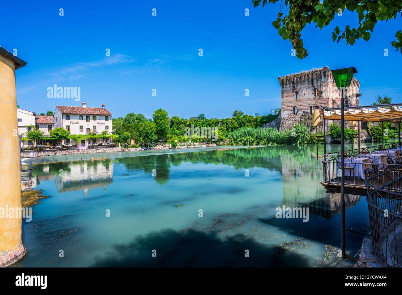 Summer on the Mincio river. Historic village of Borghetto sul Mincio ...