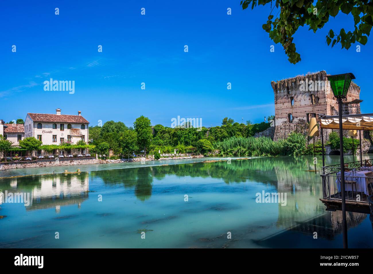 Summer on the Mincio river. Historic village of Borghetto sul Mincio ...