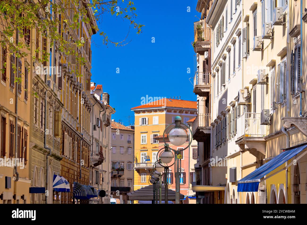 City center central hi-res stock photography and images - Alamy