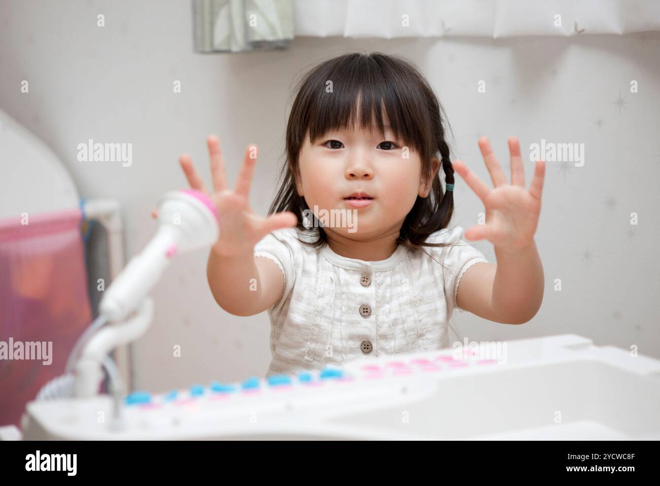 Electone hi-res stock photography and images - Alamy