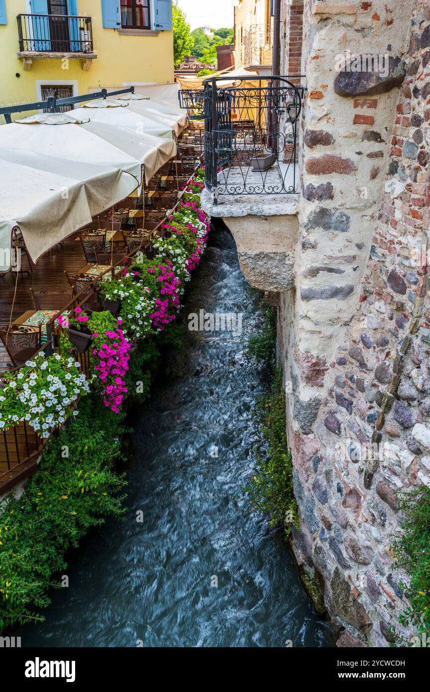 Summer on the Mincio river. Historic village of Borghetto sul Mincio ...