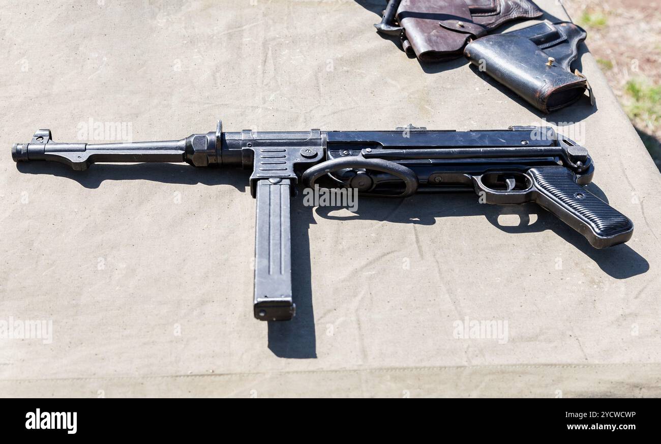 German machine gun world war ii hi-res stock photography and images - Alamy