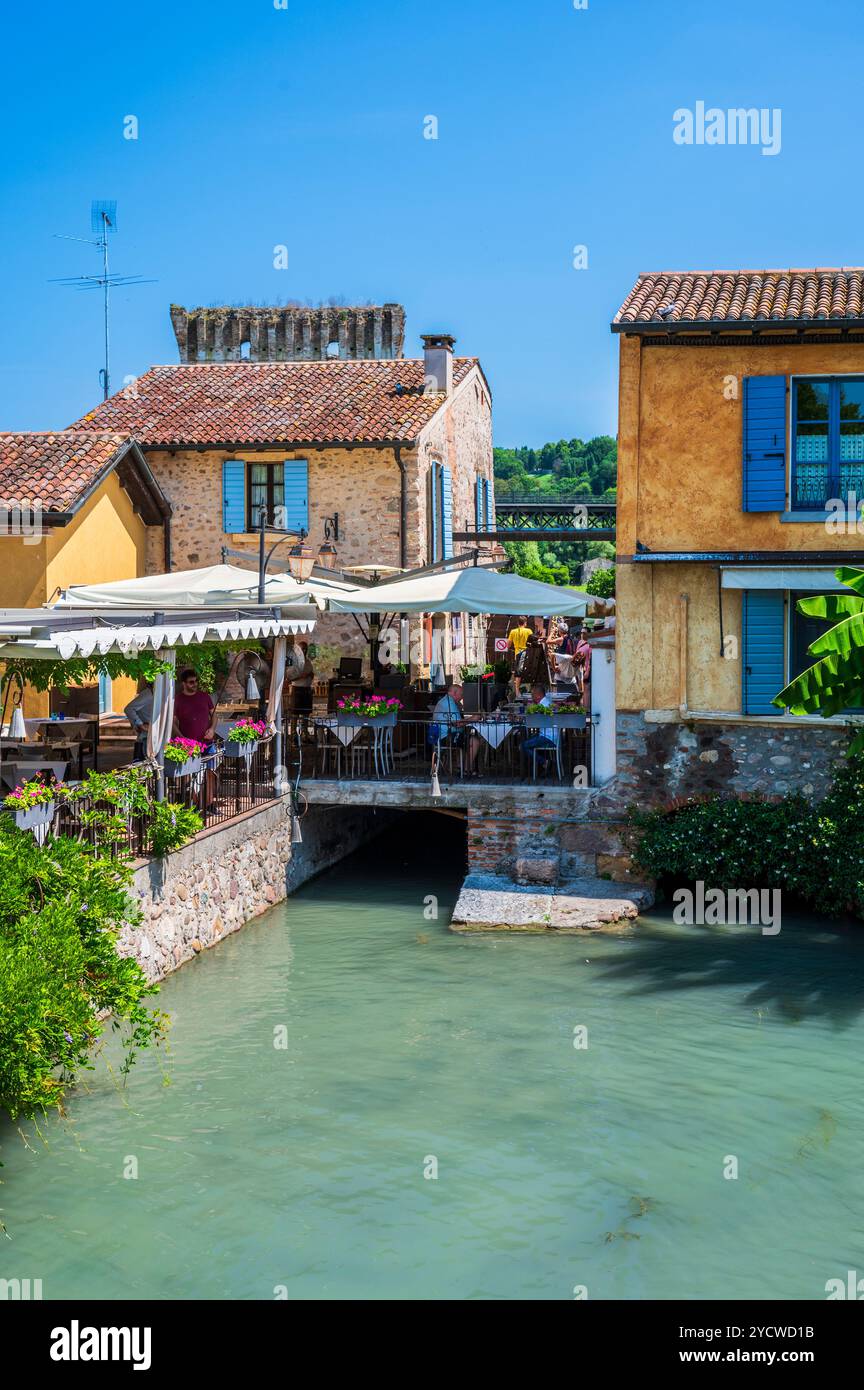 Summer on the Mincio river. Historic village of Borghetto sul Mincio ...