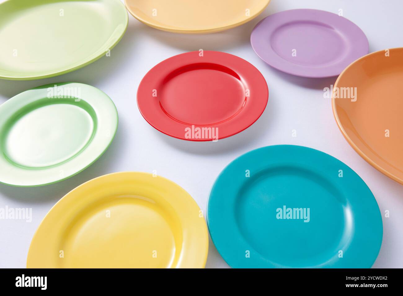 Kitchen restaurant utensils plates hi-res stock photography and images ...