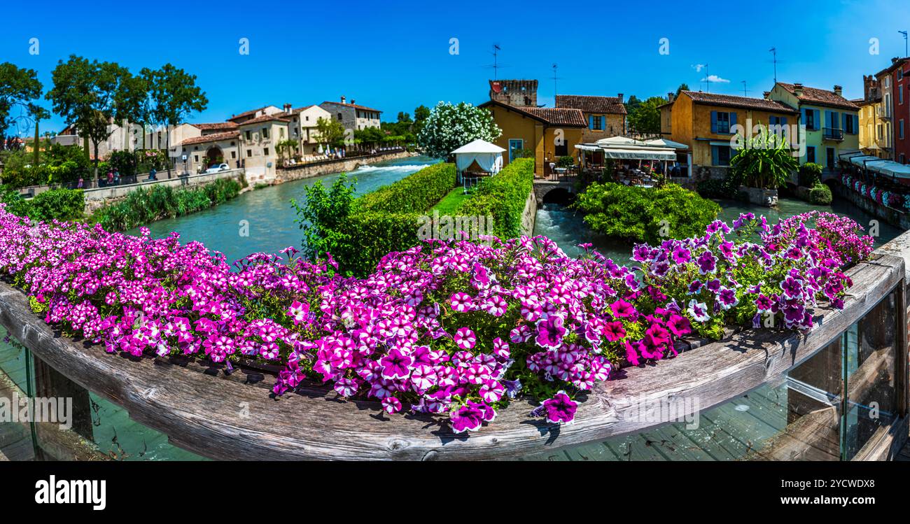 Summer on the Mincio river. Historic village of Borghetto sul Mincio ...