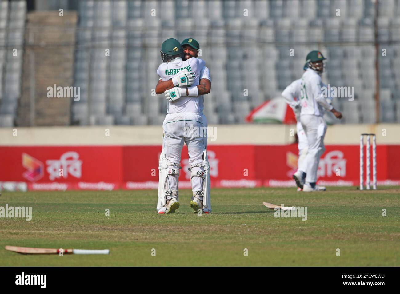 Kyle Verreynne celebrates his 2nd ton during Bangladesh and South ...