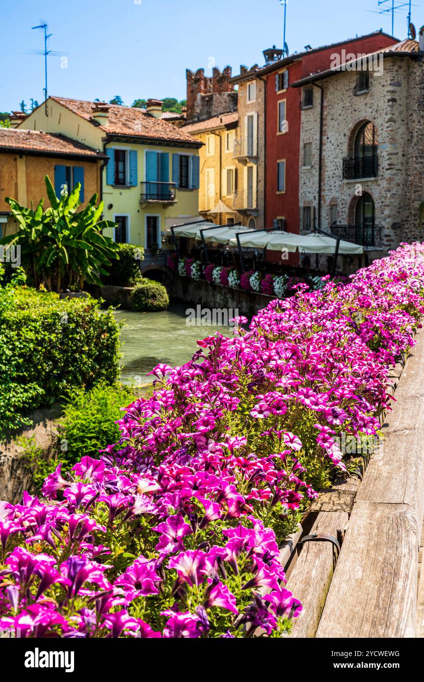 Summer on the Mincio river. Historic village of Borghetto sul Mincio ...