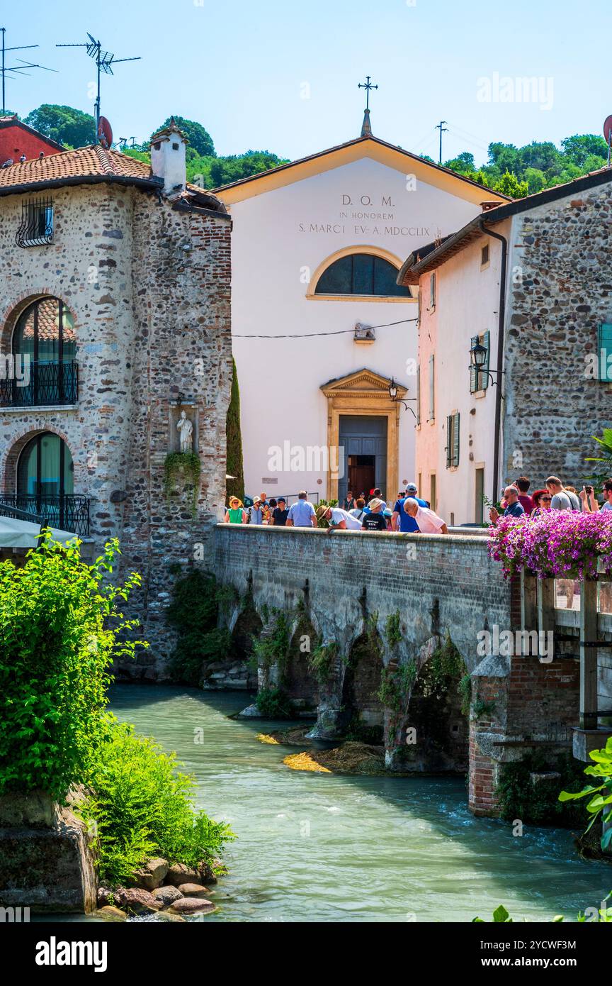 Summer on the Mincio river. Historic village of Borghetto sul Mincio ...