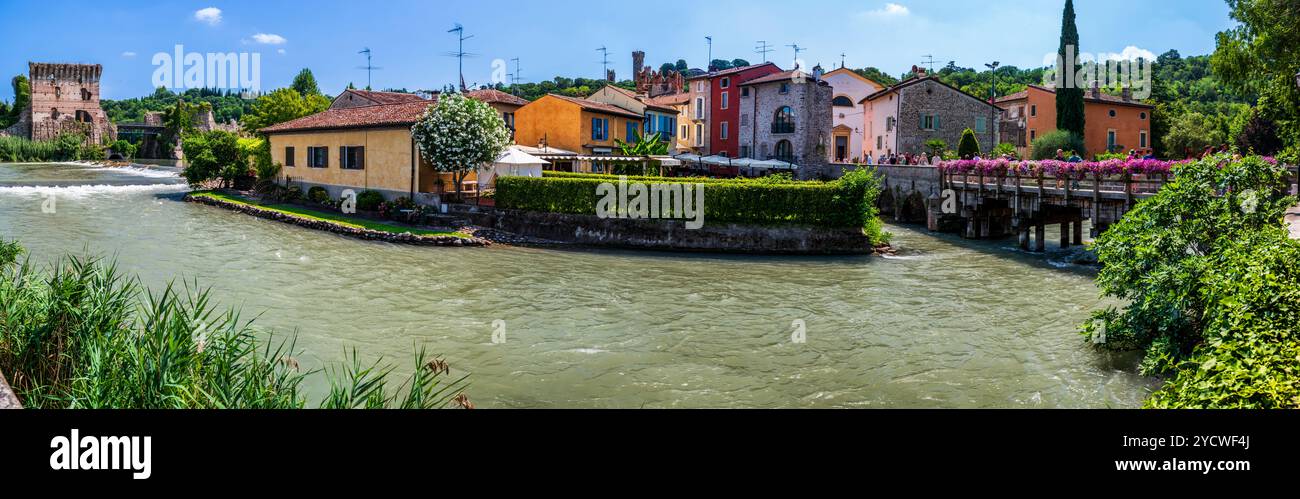 Summer on the Mincio river. Historic village of Borghetto sul Mincio ...