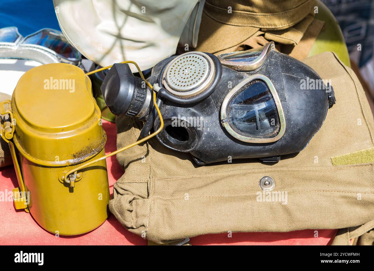 Army gas hi-res stock photography and images - Alamy