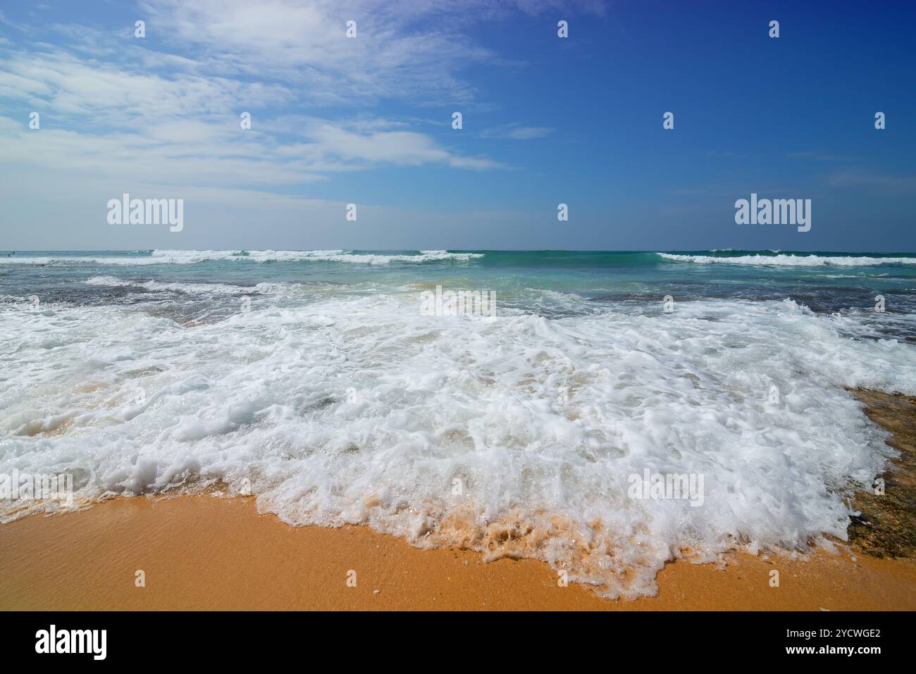 Foamy sea wave hi-res stock photography and images - Alamy