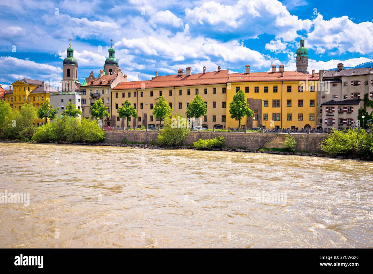 Scenic view river city hi-res stock photography and images - Alamy