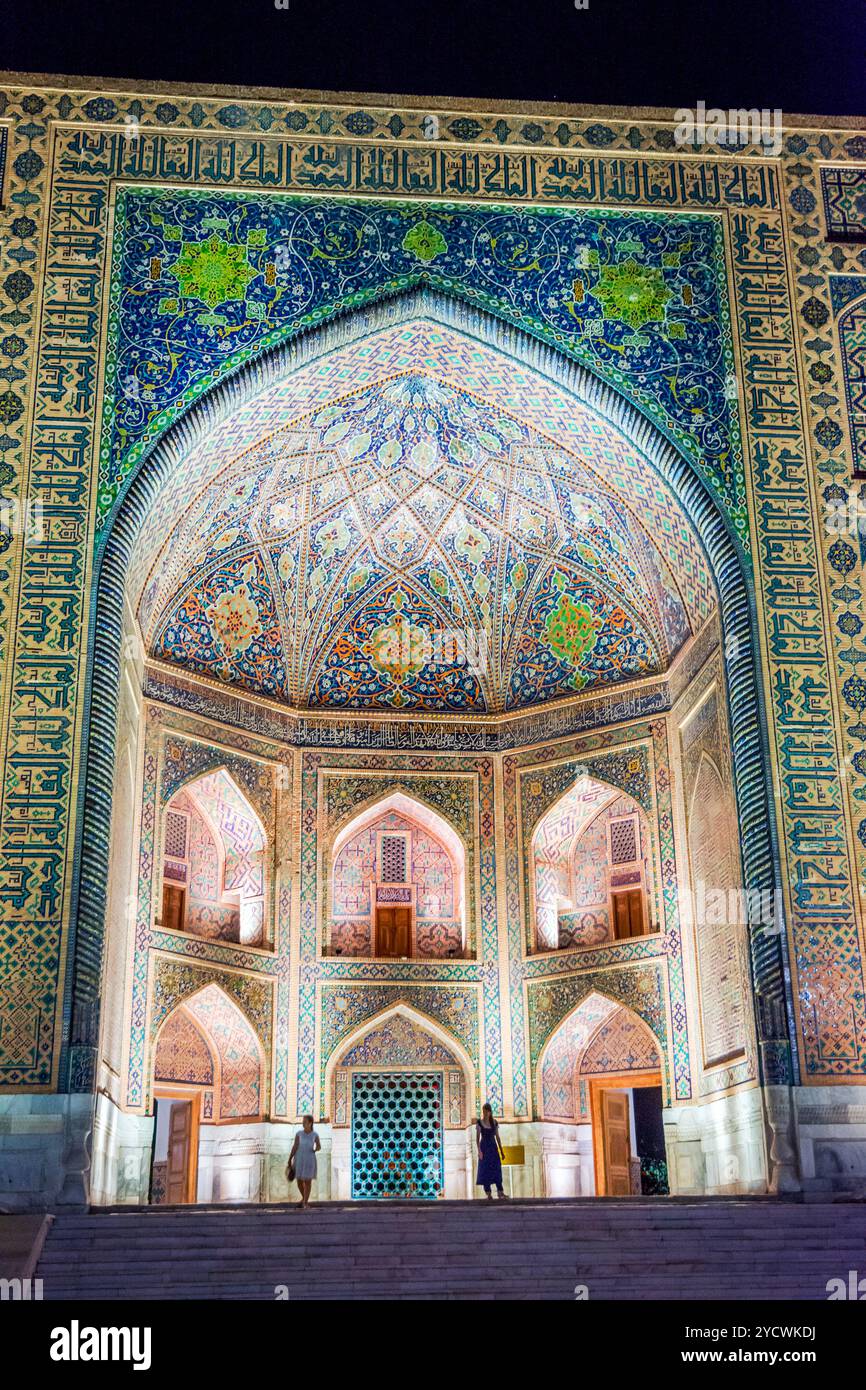 Samarkand registan door hi-res stock photography and images - Alamy