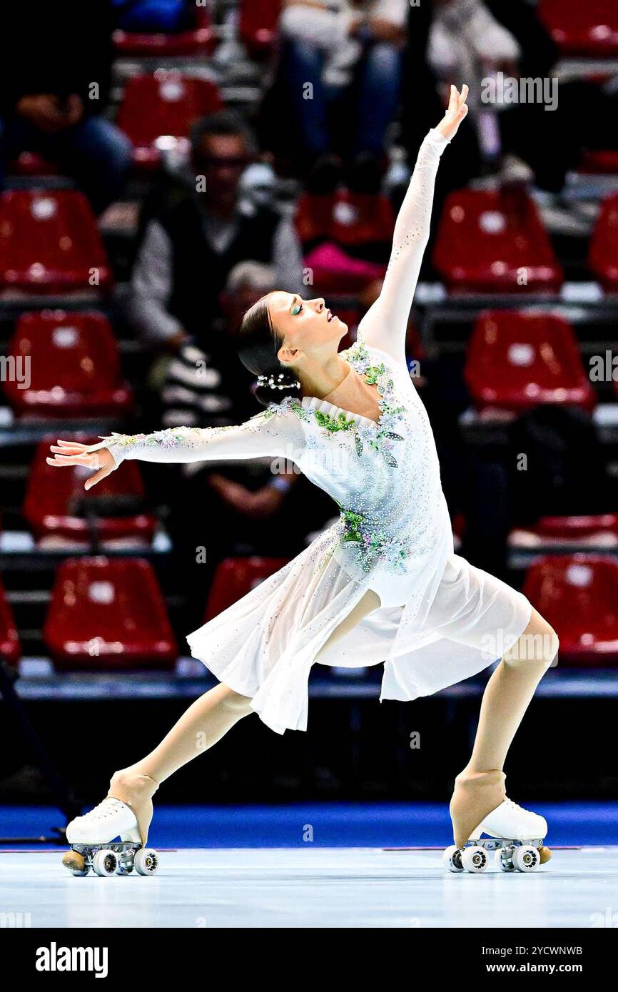 Figure skating women free dance hi-res stock photography and images - Alamy