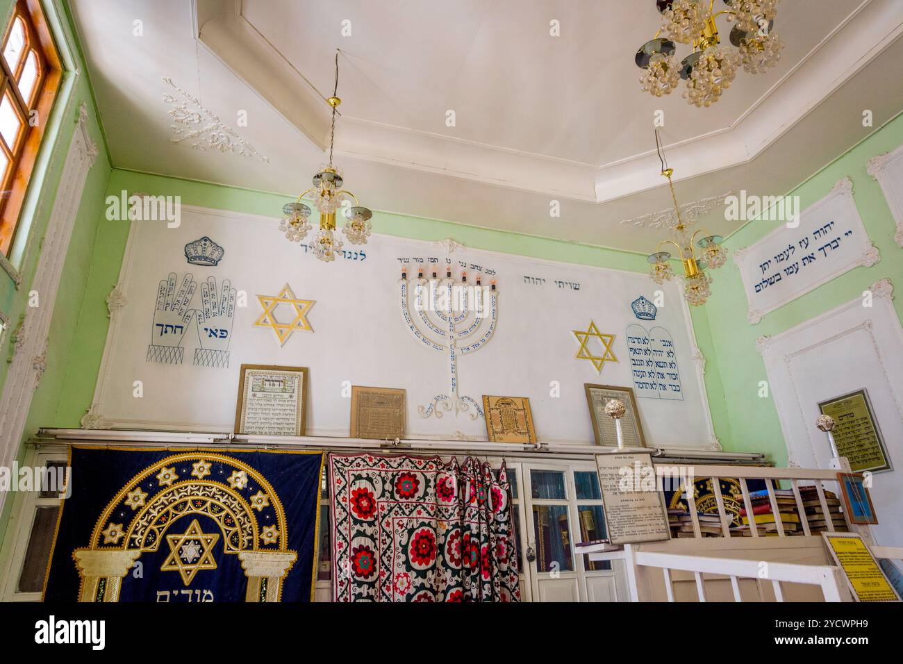 Draws geometric figures hi-res stock photography and images - Alamy