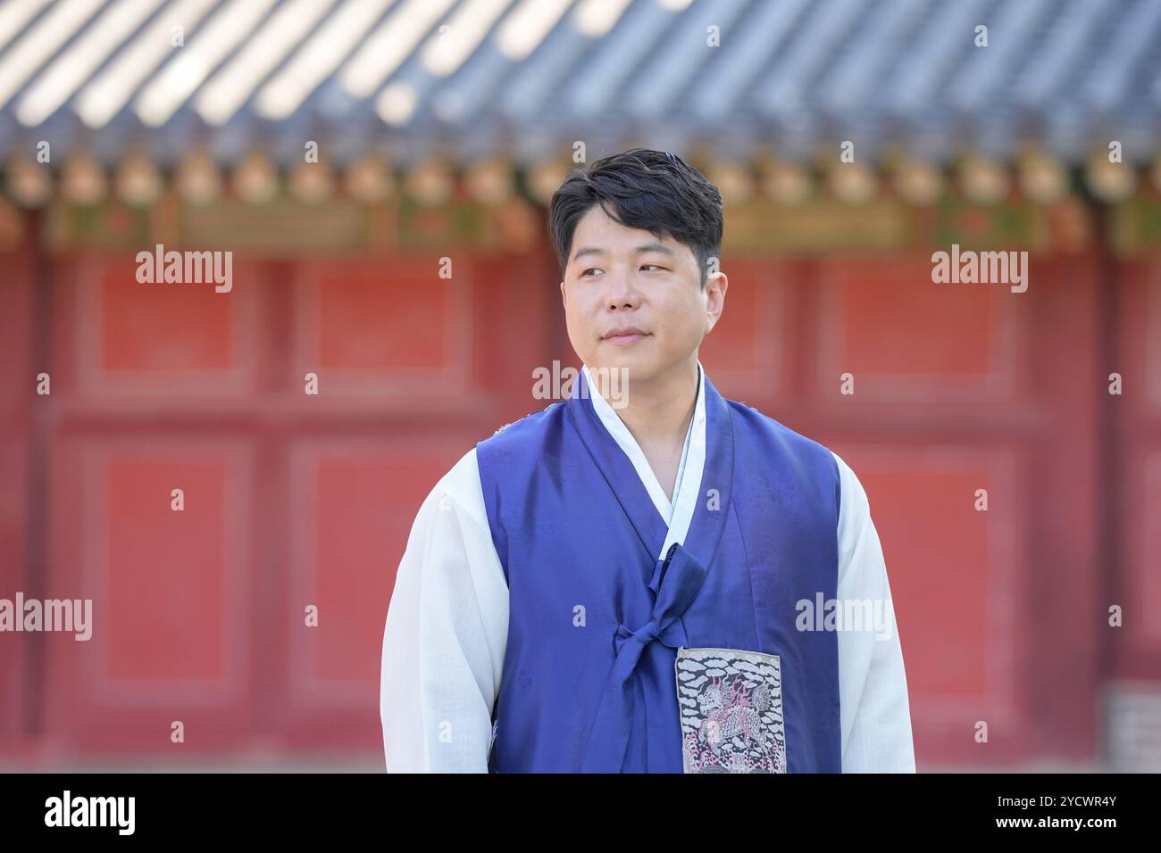 A Korean couple, a man in his 30s and a woman in her 20s, walks ...
