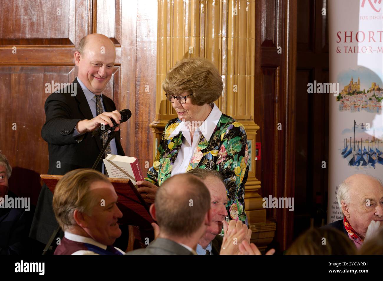 Pam ayres knocks hi-res stock photography and images - Alamy