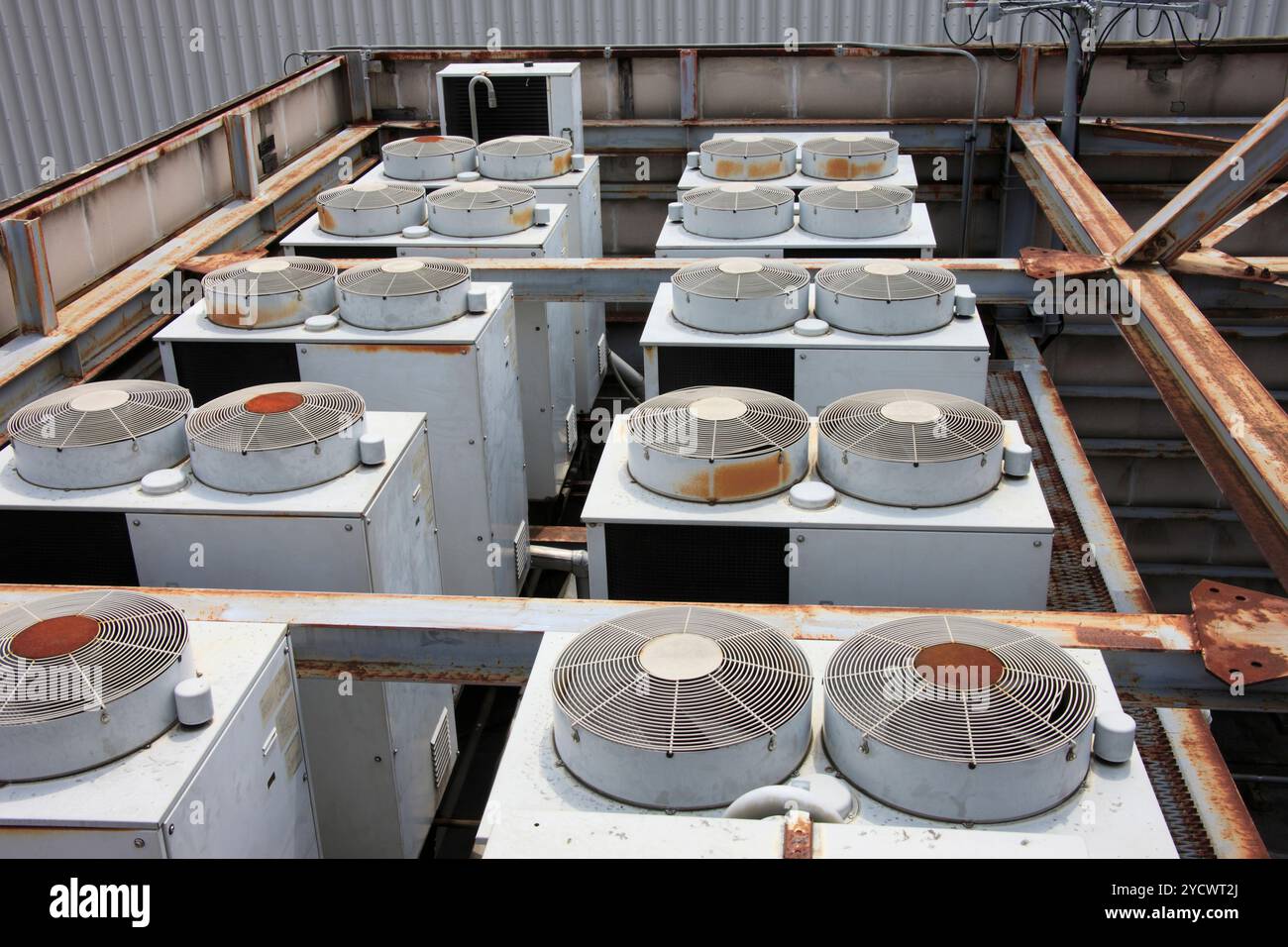 Outdoor unit on rooftop Stock Photo - Alamy