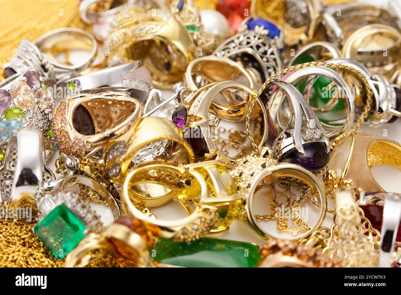 Platinum metal hi-res stock photography and images - Alamy