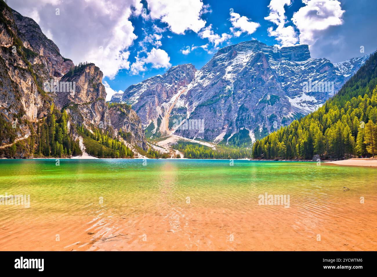 Lago di Braies turquoise water and Dolomites Alps view Stock Photo - Alamy