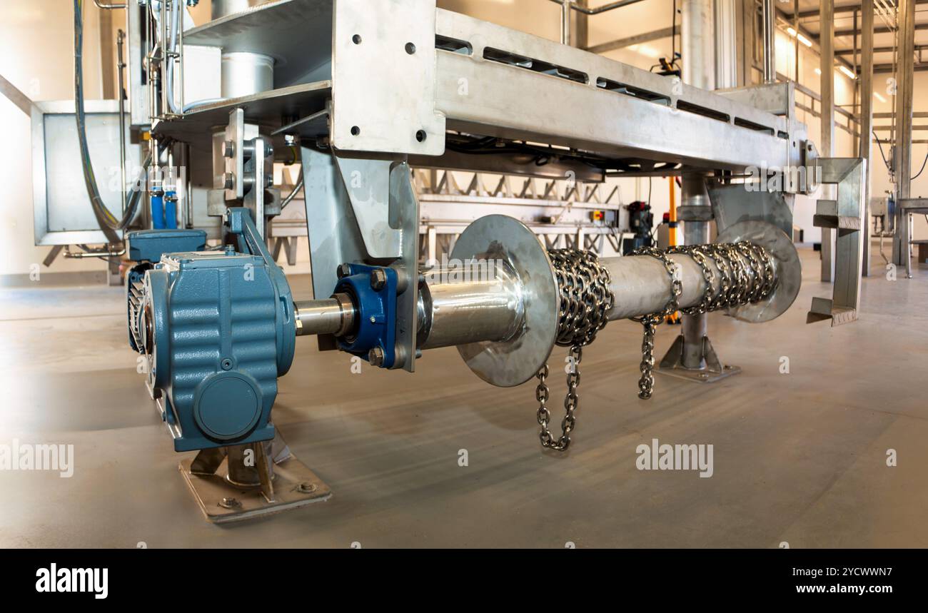 industrial chain pulley with electric motor and reduction speed gearbox ...