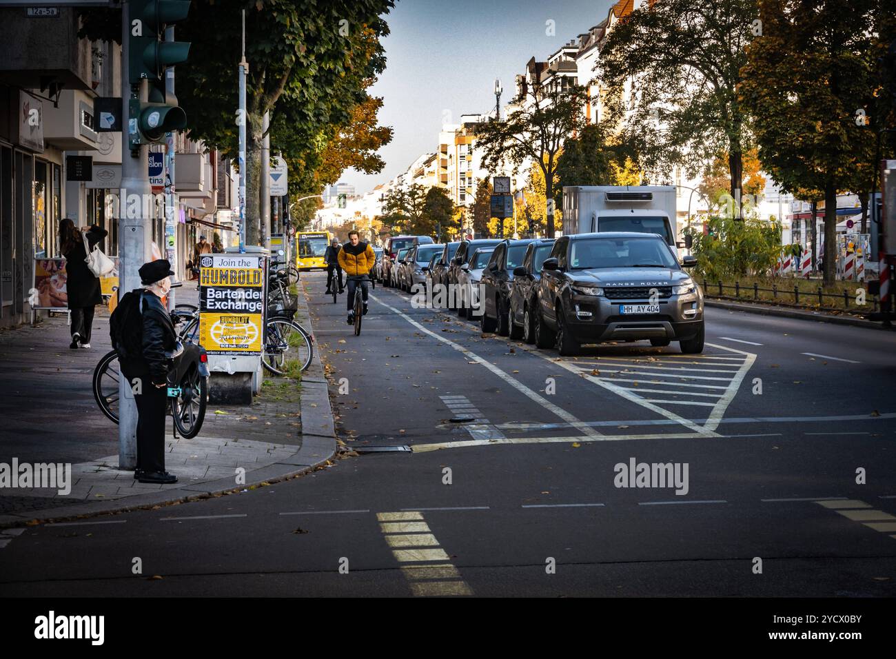 Berlin Charlottenburg Kantstraße, Verkehr, Straßenverkehr, Radfahrer ...