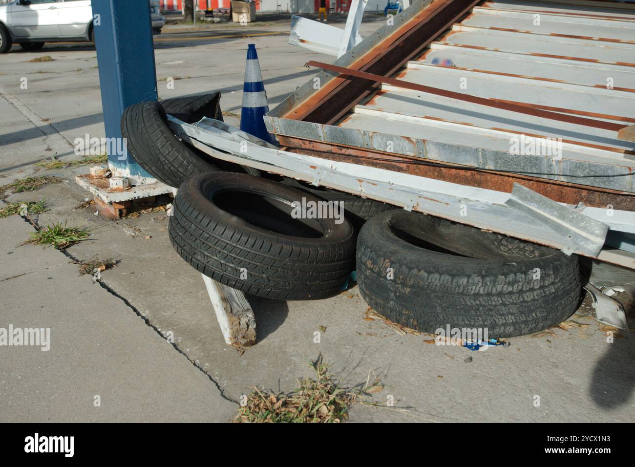 Roof canopy collapse hi-res stock photography and images - Alamy